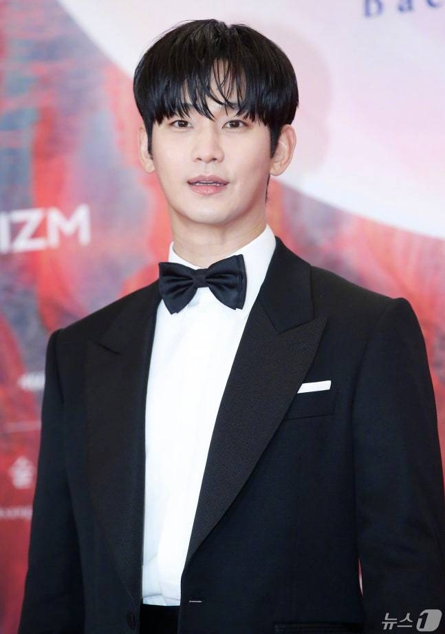 Kim Soo Hyun tái xuất