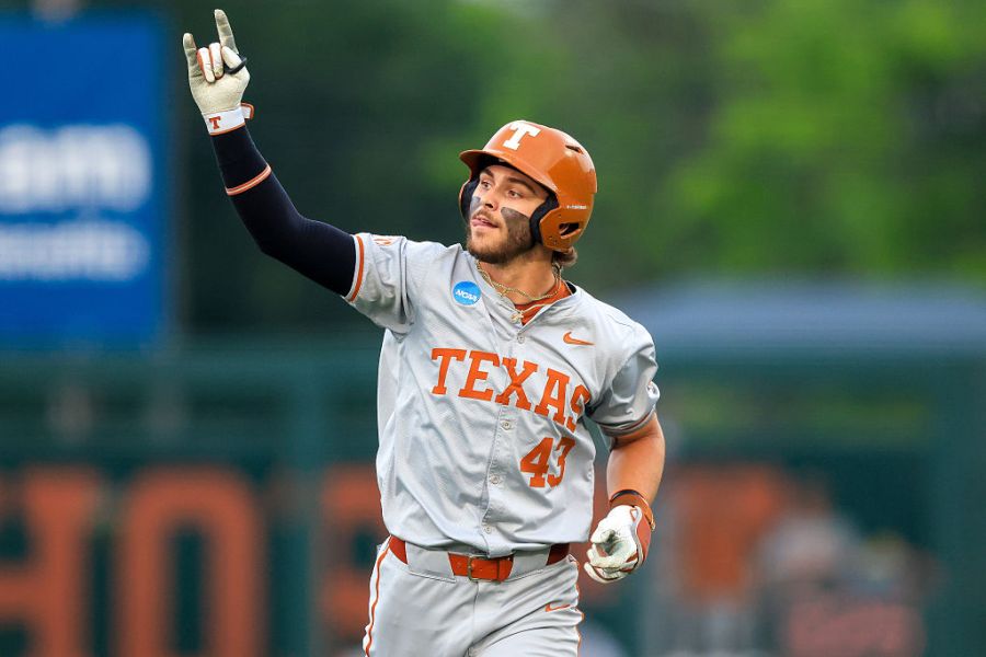 Texas sweeps Oregon, advances to Men’s College World Series for record ...