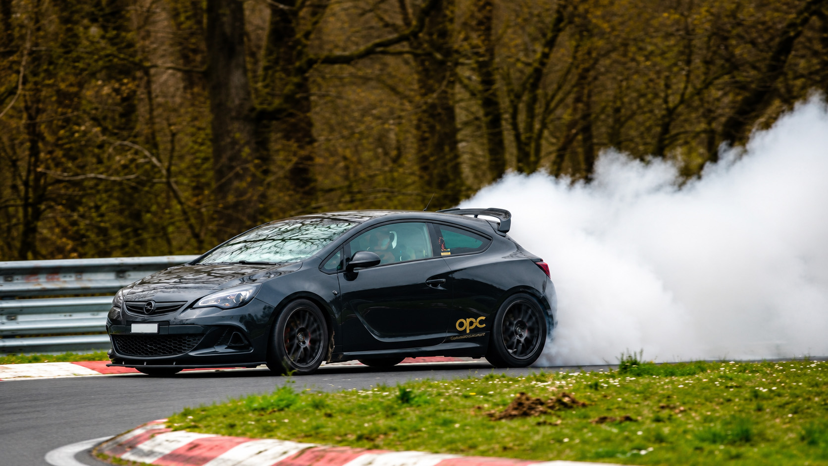Small hatchback blows its engine and covers the track in massive smoke
