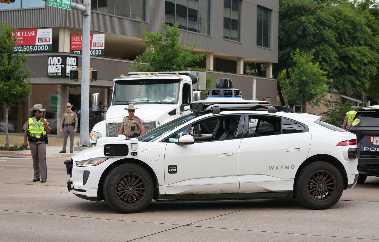 Texas drivers can now file complaints about driverless cars - here's how
