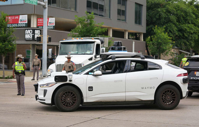 Texas drivers can now file complaints about driverless cars - here's how