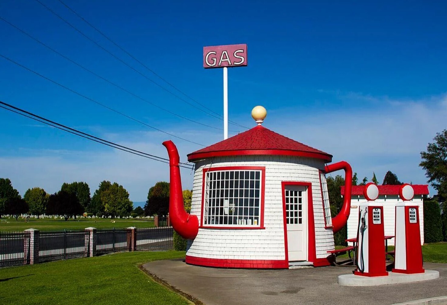 18 photos of gas stations being our nation's cultural landmarks