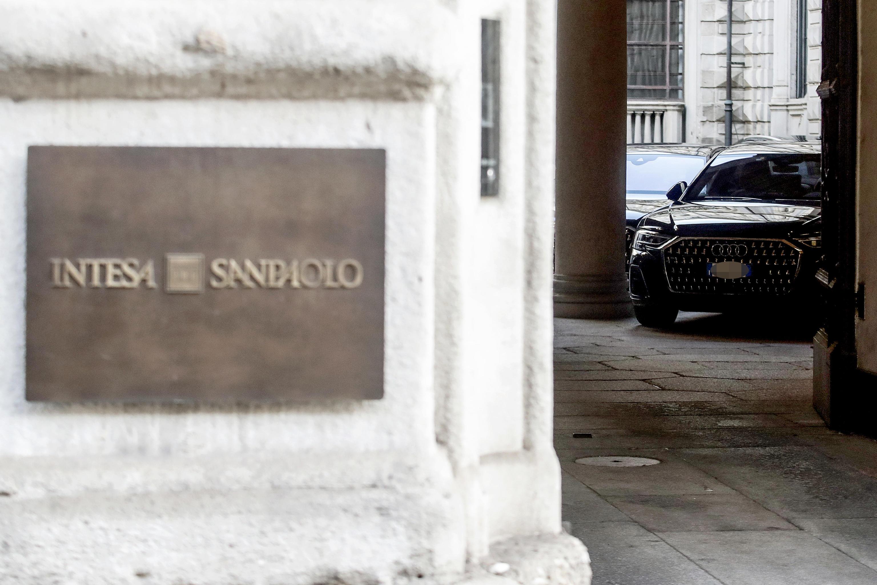 Intesa Sanpaolo lancia Opas su Mps, a Unipol 635 filiali da fondere con ...