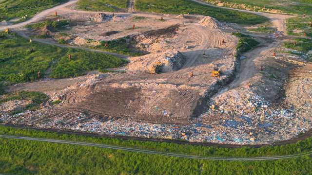 Crowd shouts 'shame!' as New York town unveils plan for landfill's ...