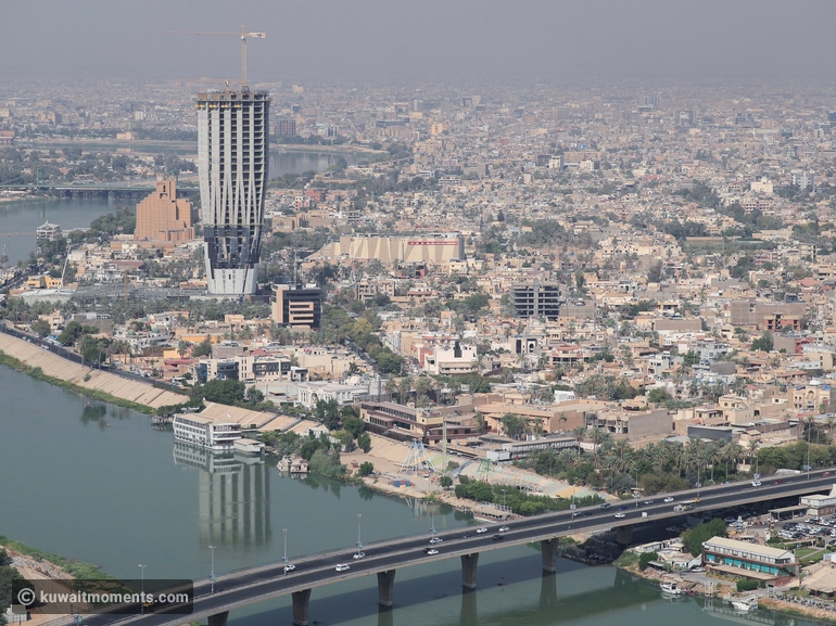 Iraq temporarily closes its airspace