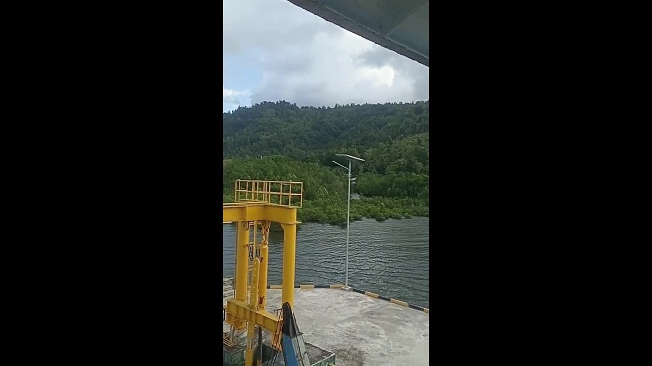 Ferry shakes in Indonesia following deadly Philippines earthquake