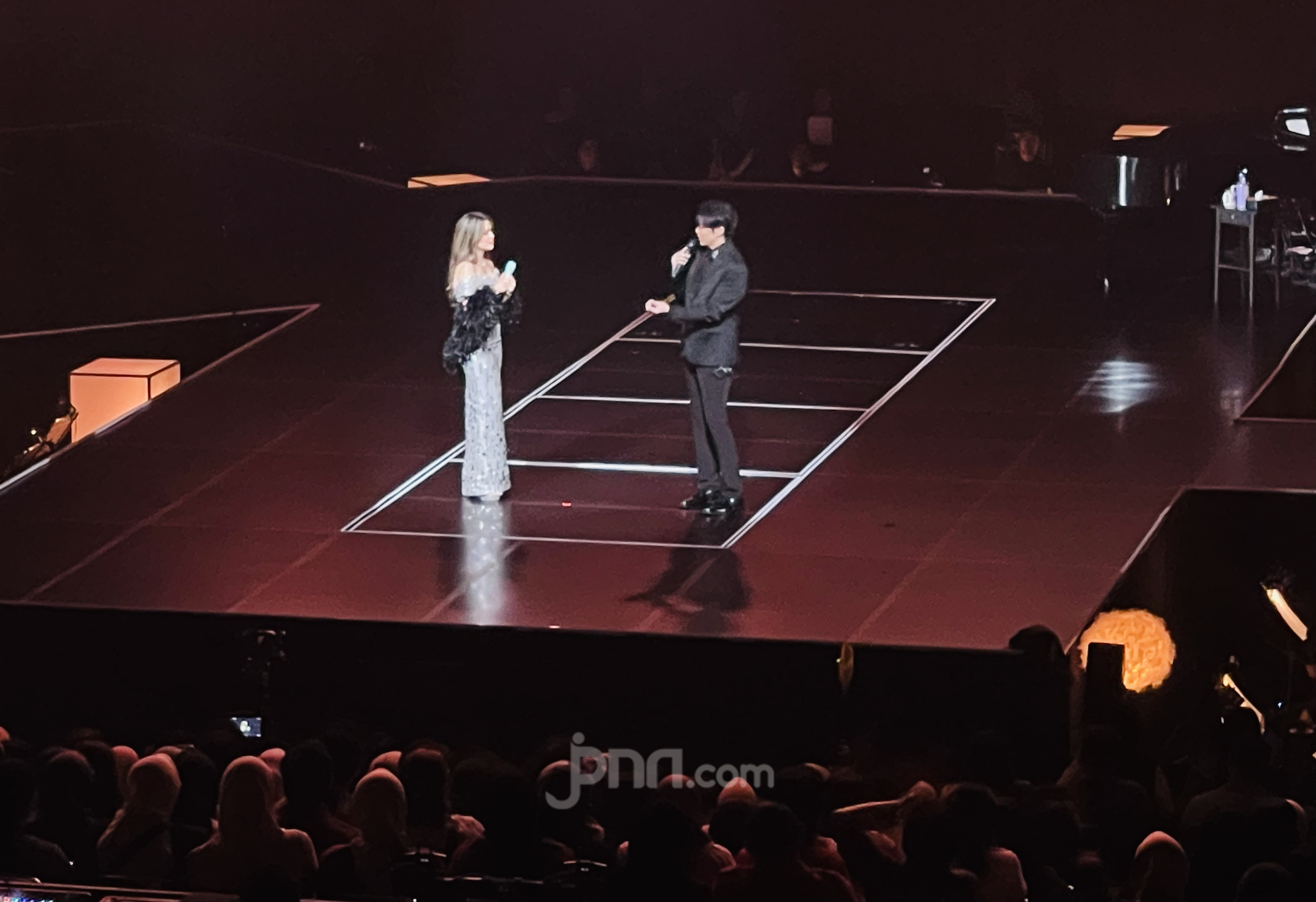 Raisa dan Sung Si-kyung beri kejutan saat konser Love & Let Go