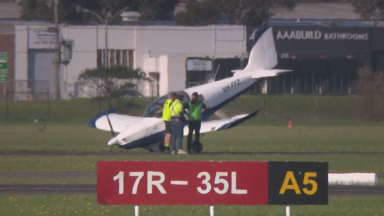 Teenage pilot survives light plane crash at airport in south-east Melbourne