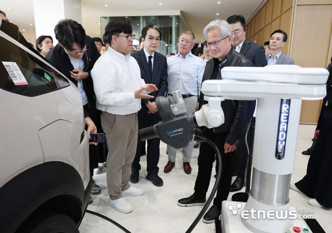[포토] 수소전기차 자동 충전 로봇(ACR-H)