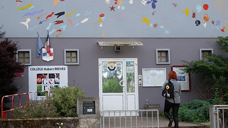 Hundreds march in memory of slain French schoolgirl Lyhanna
