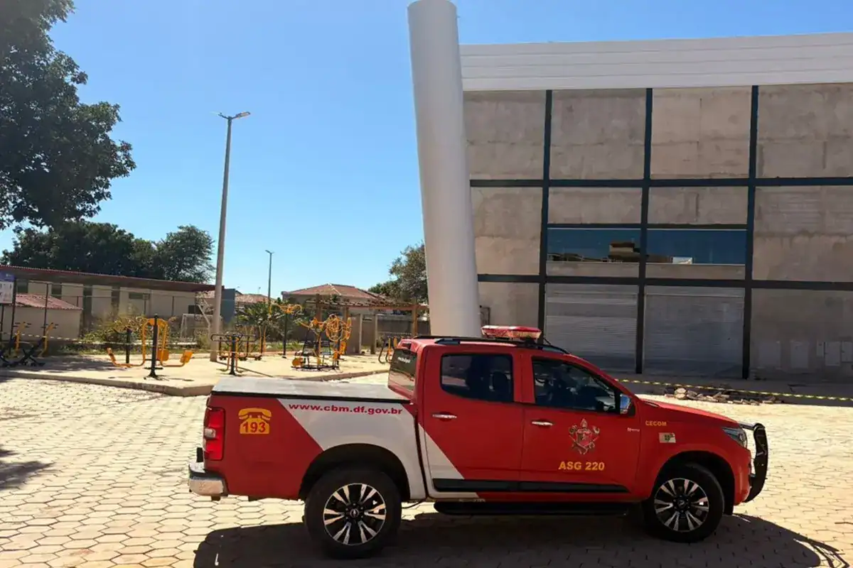 Risco de colapso: caixa d'água ameaça desabar próximo a escola no DF