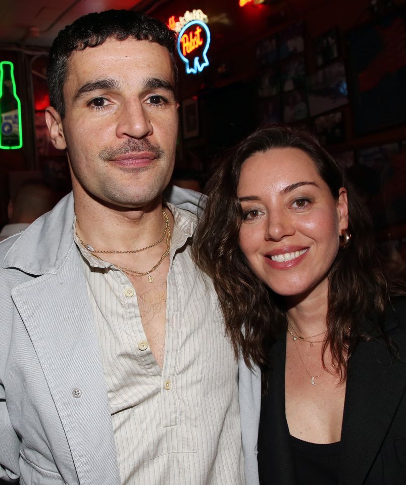 Pregnant Aubrey Plaza shows off growing baby bump with boyfriend Chris ...