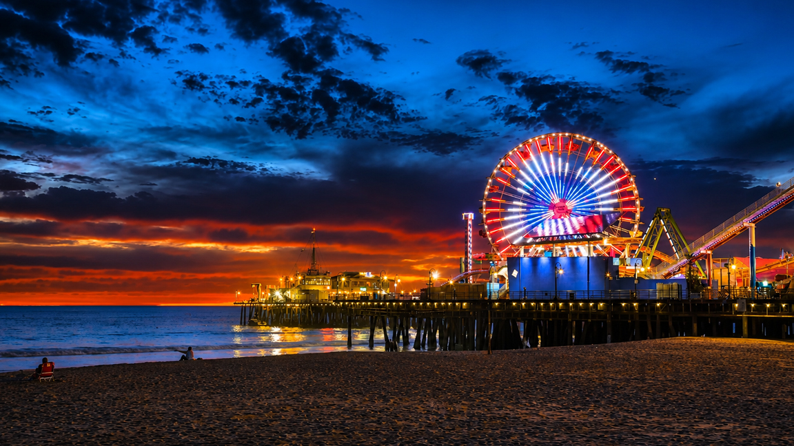 The pier that looks completely different after sunset