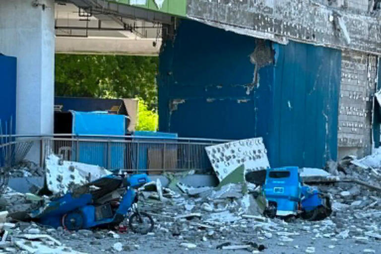 Magnitude 7.8 earthquake in Philippines kills at least 32, collapses ...