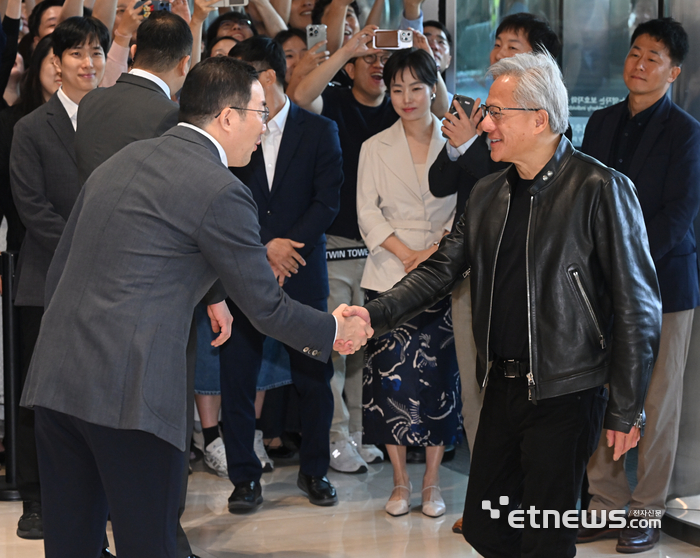 [포토] LG 찾은 젠슨 황