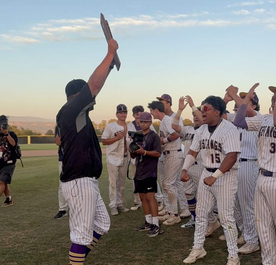 Wild ride ends in glory: Minarets walk-off Pacific Grove for CIF NorCal ...