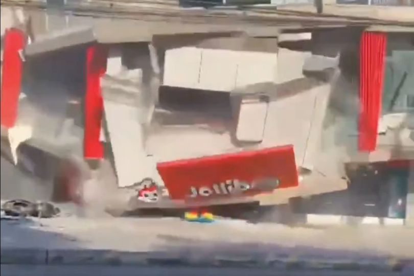 Philippines earthquake: Horrific moment Jollibee restaurant collapses ...