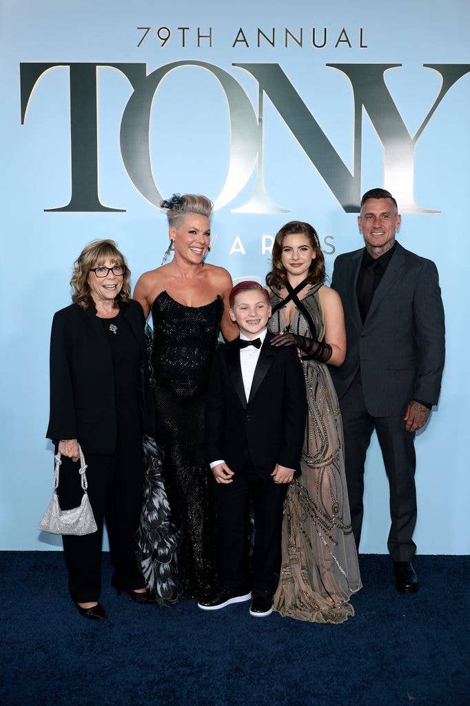 Pink brings entire family in rare red carpet appearance as daughter ...