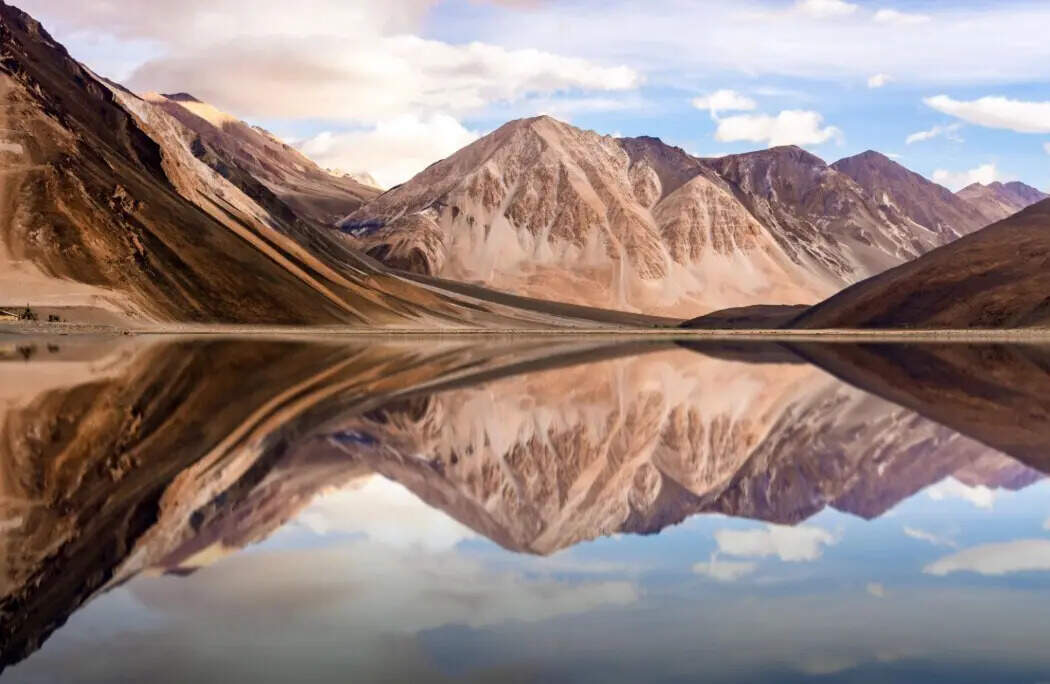 6 mesmerizing Indian lakes that resemble giant mirrors