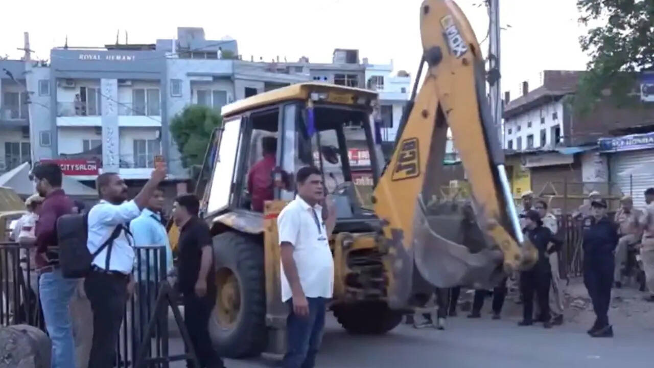 Bulldozers roll in Jaipur: Mosque, temples among 5 religious structures ...