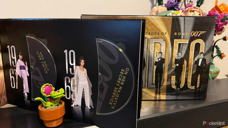 Why streaming podcasts can't replace DVD bonus features