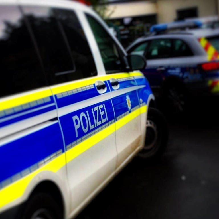 In Trier: Kind läuft auf Straße – Fahrer weicht aus und kracht gegen ...