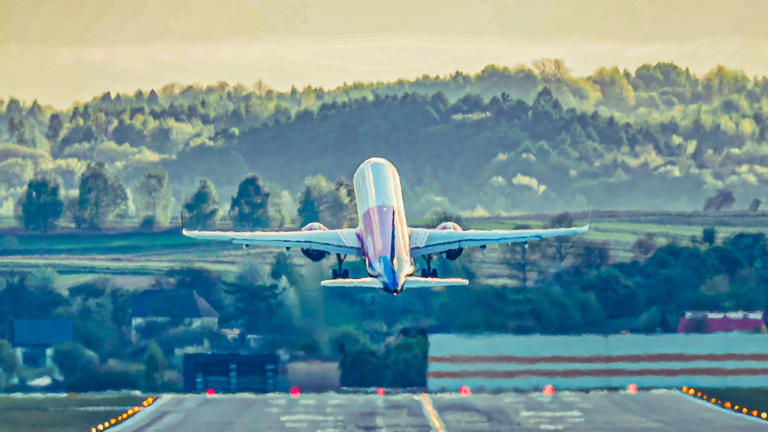 Why pilots deliberately pull back thrust seconds after lifting off the ...