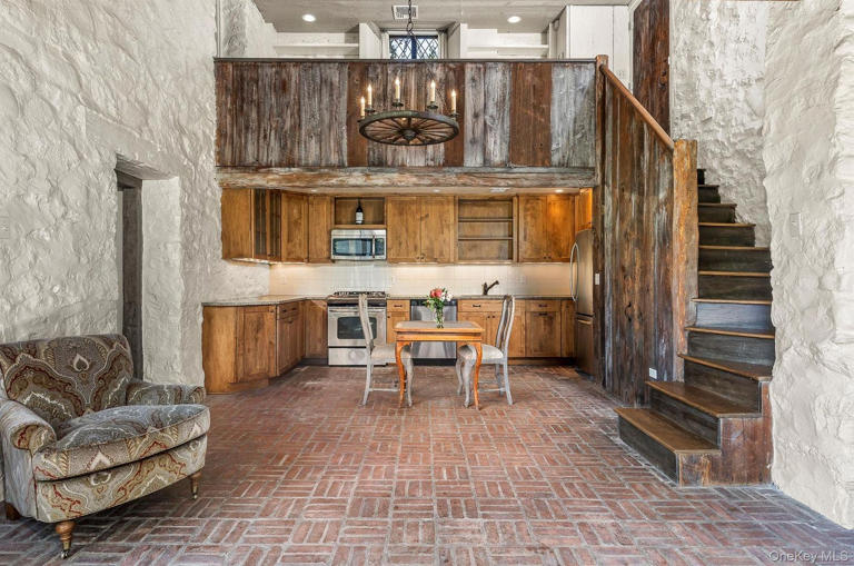 Historic 'Rolling Stone Farm,' built for Sears & Roebuck family, sells ...