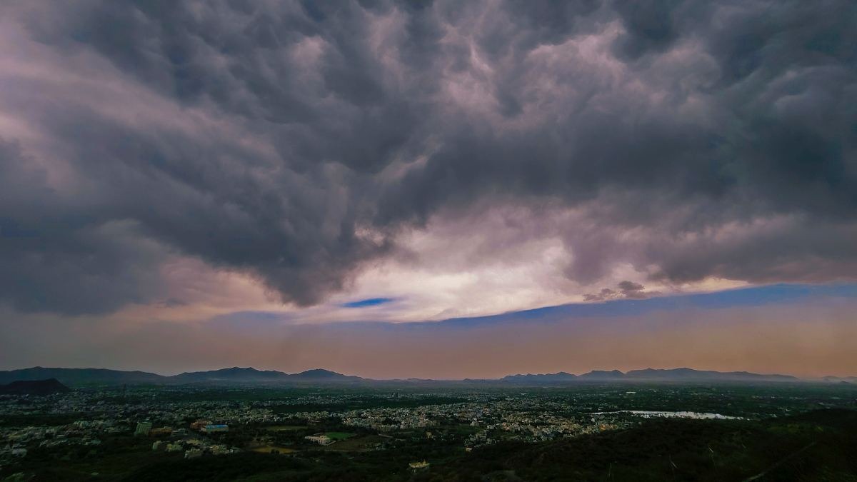 Monsoon rain stuck: Dry air blocking rain from advancing into central ...