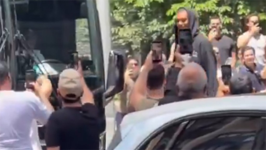 Swarm of raucous Knicks fans fill street to jeer Spurs, Wemby outside ...