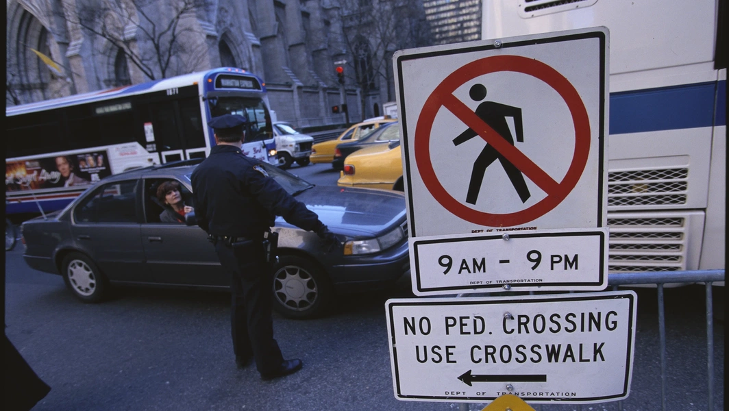 Cop blocks footpath to stop violators, wins online praise