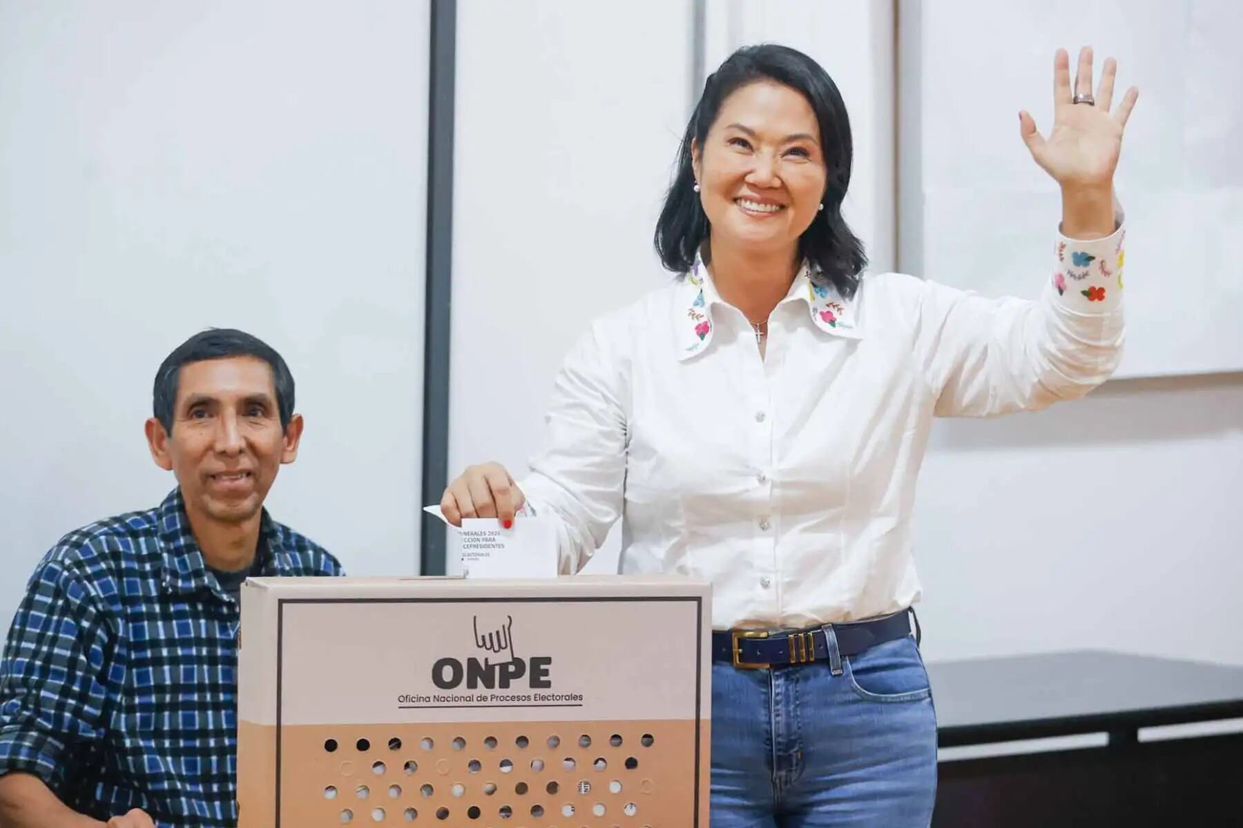 Perú vive reñida definición presidencial: ONPE da ventaja a Fujimori ...