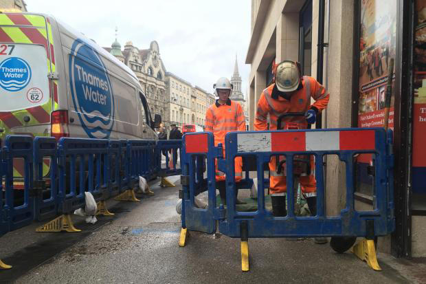 Affluent Oxford road to remain shut until end of week