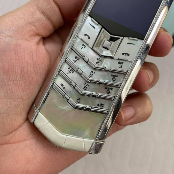 花 33.5 萬買 Vertu 只支援 2G 變「磚頭」事主後悔不如當年買黃金