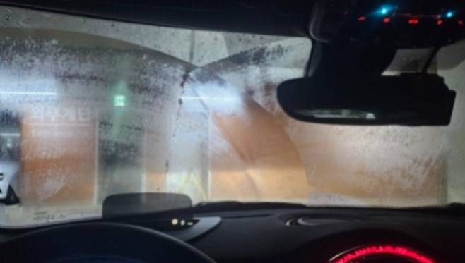 Stop wiping your foggy windshield with your hand — here's why