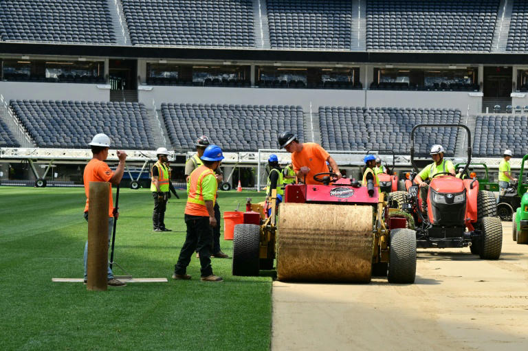 Tribunes, pelouse, logo : les stades de NFL se transforment pour le ...