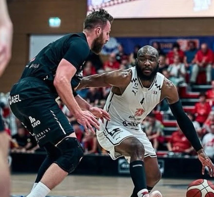 Maxa NBL Playoffs: Pardubice Stay Alive: Bonham and Bryant Out duel ...