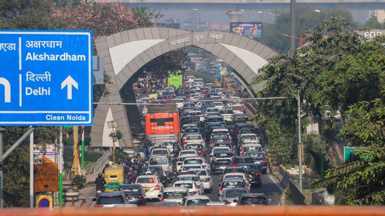Delhi traffic advisory: Congestion near Maharani Bagh, DND-Ashram route ...