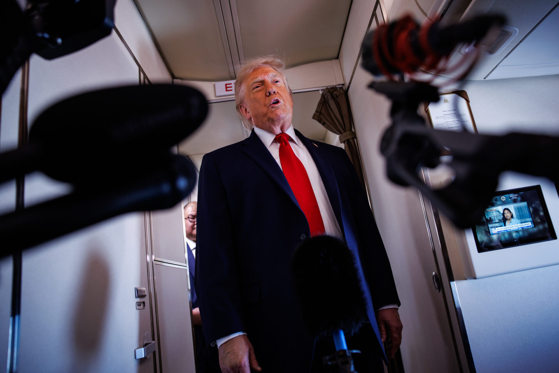 Trump beledigt zijn interviewer en loopt weg