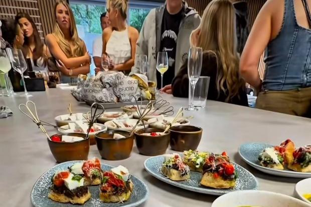 New sandwich bar forced to close after selling out in an hour and half ...