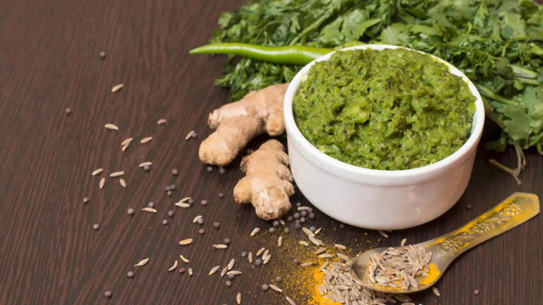 This simple hack keeps green chillies fresh for months