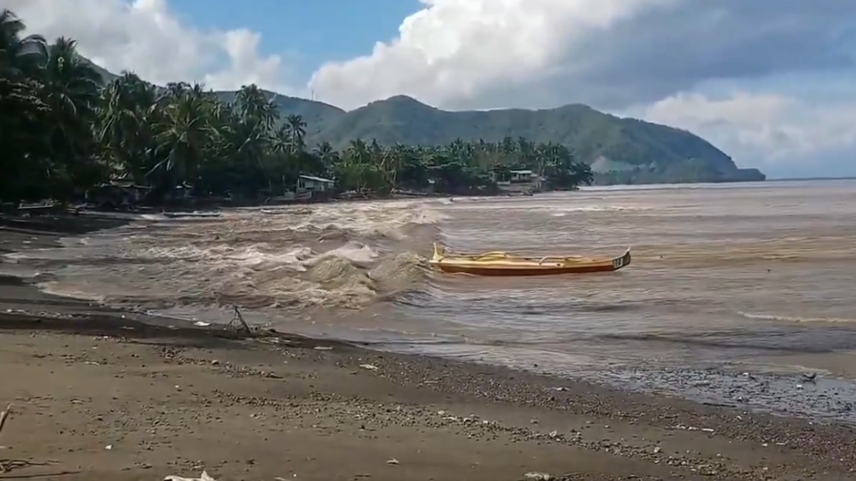 Watch: Tsunami waves hit Philippines coast after powerful 7.8 earthquake