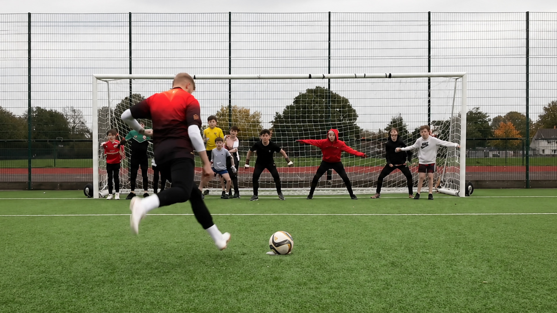 Kan één schot 10 keepers tegelijk verslaan?