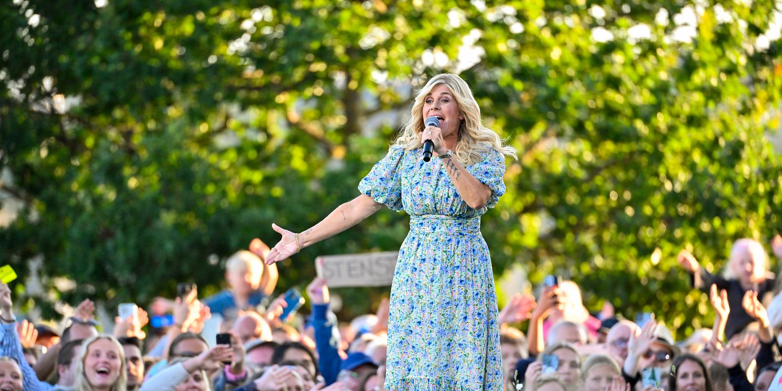 Felicia och Greekazo gästar "Allsång på Skansen"