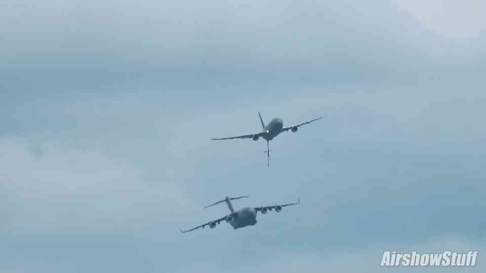 Watch three massive USAF jets dominate the sky