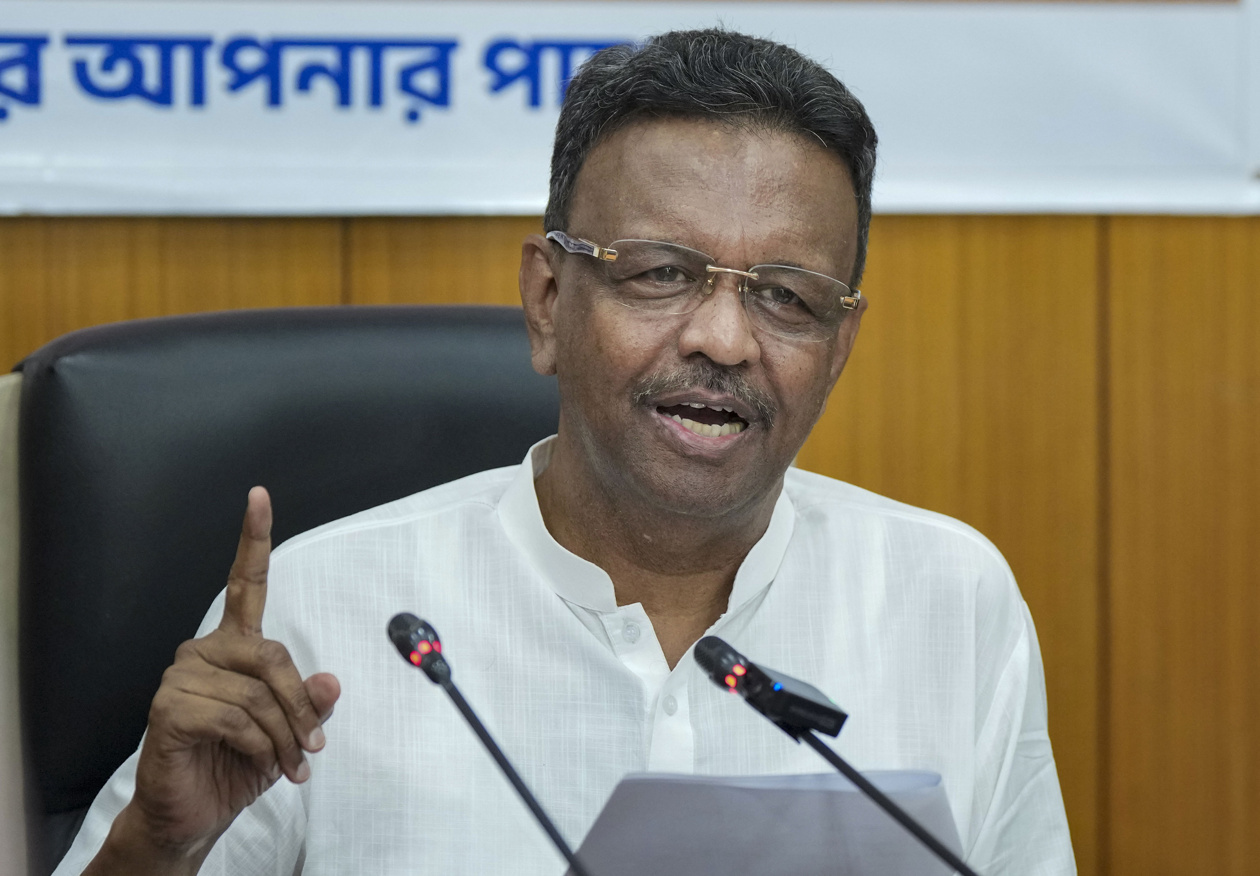 Ex-Kolkata mayor Hakim walks into LoP Ritabrata's chamber with fresh ...