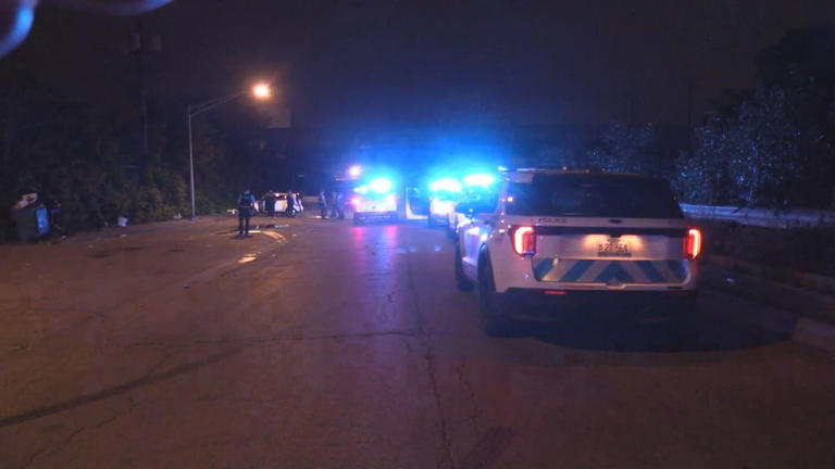 Man dies after being found with gunshots in car on Chicago's West Side
