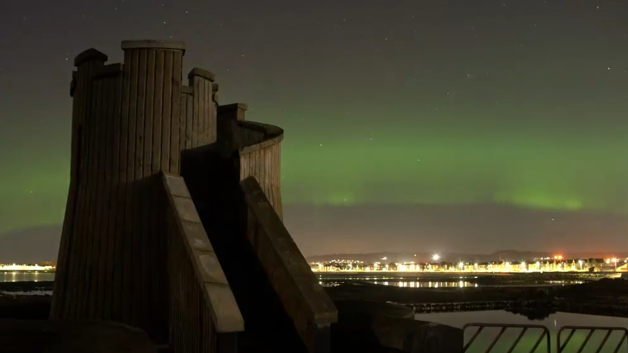 Stunning 2-hour timelapse of northern lights over Ardrossan and Saltcoats