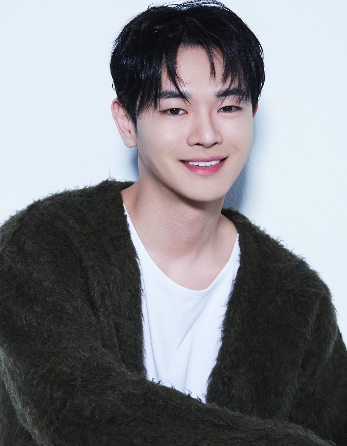 What happened to Jang Dong Joo’s finger? His live stream answers questions