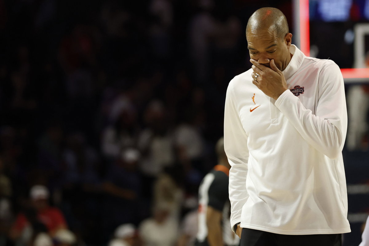 WNBA coach escorted off court by police after heated exchange during ...